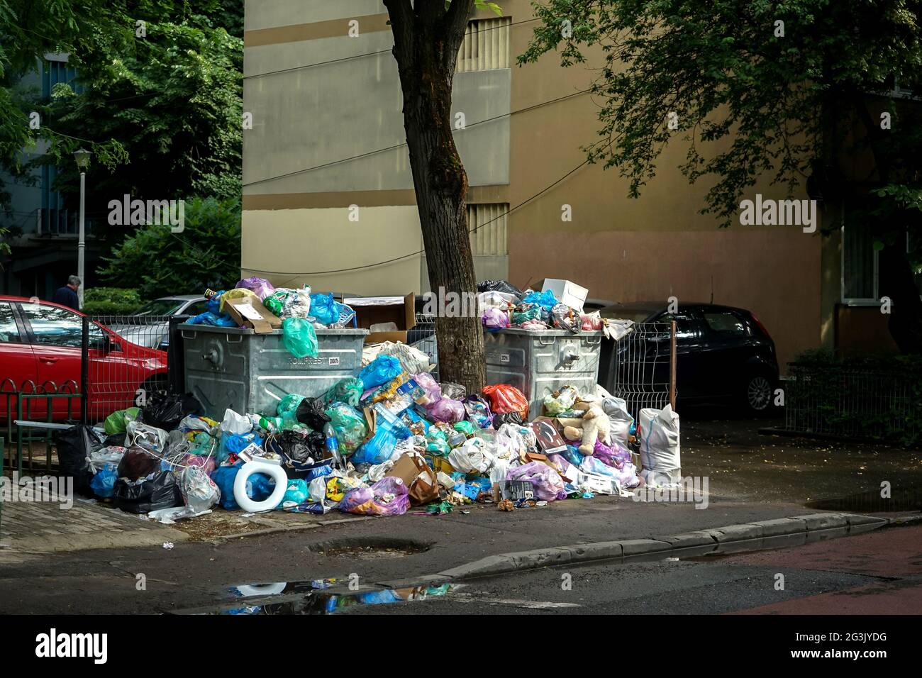 Bucharest, Romania - June 15, 2021: Garbage on the streets of sector 1 ...