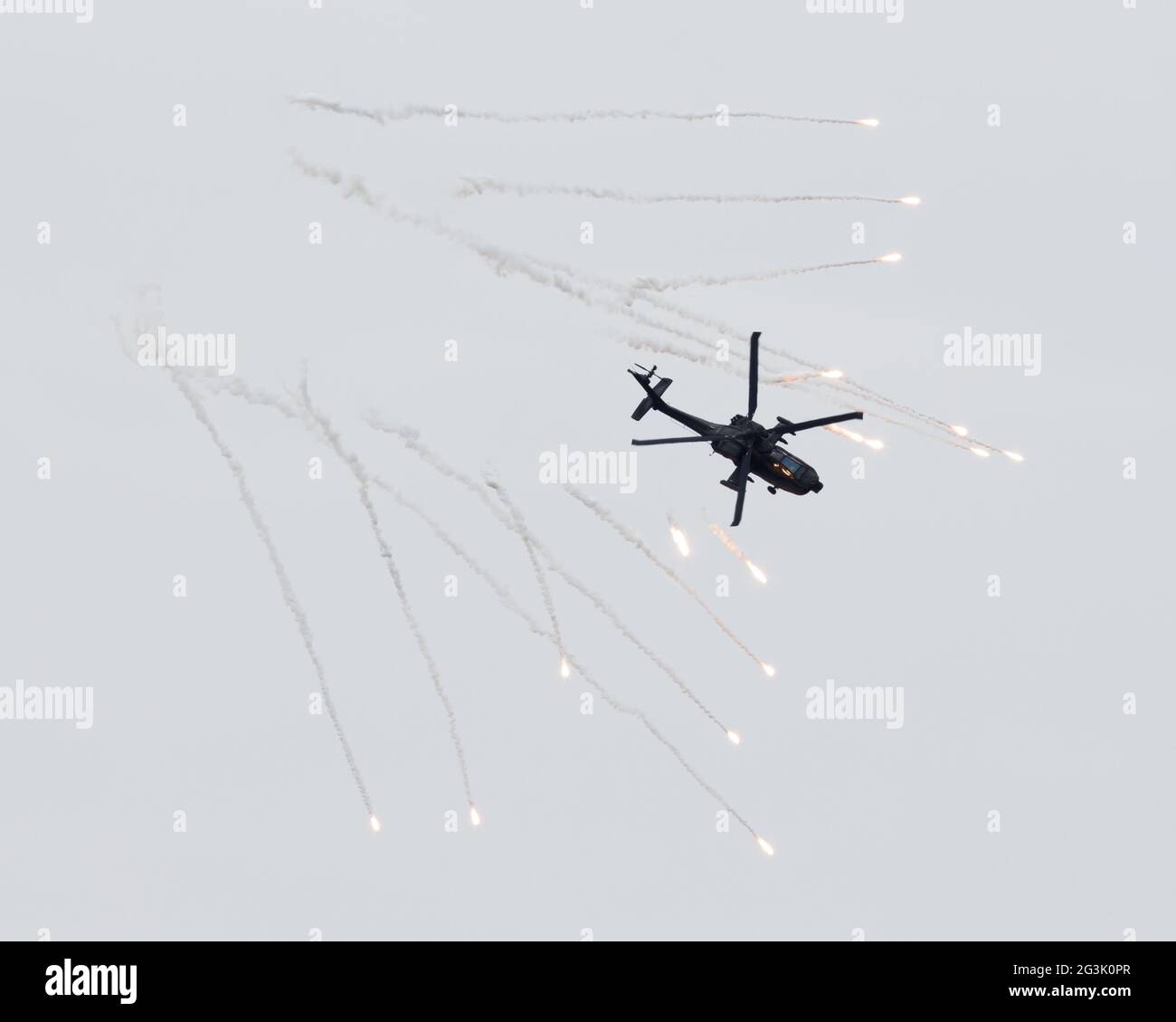 Apache helicopter firing hi-res stock photography and images - Alamy
