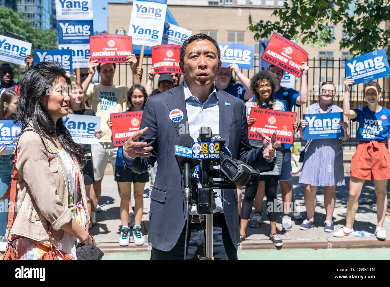 Mayoral candidate Andrew Yang addresses press after early vote on ...