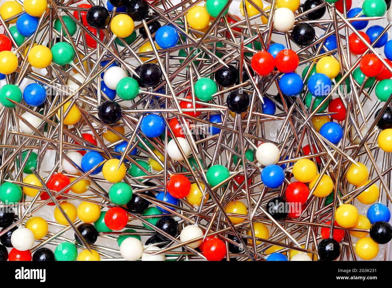 closeup on assorted pile of marker push pins Stock Photo - Alamy