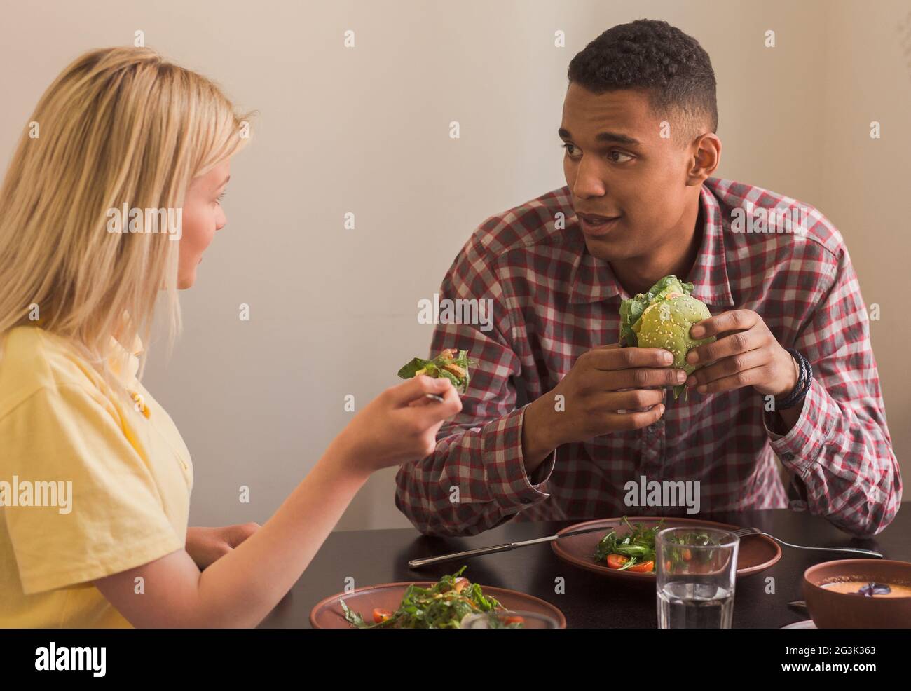 Group guests in restaurant hi-res stock photography and images - Alamy