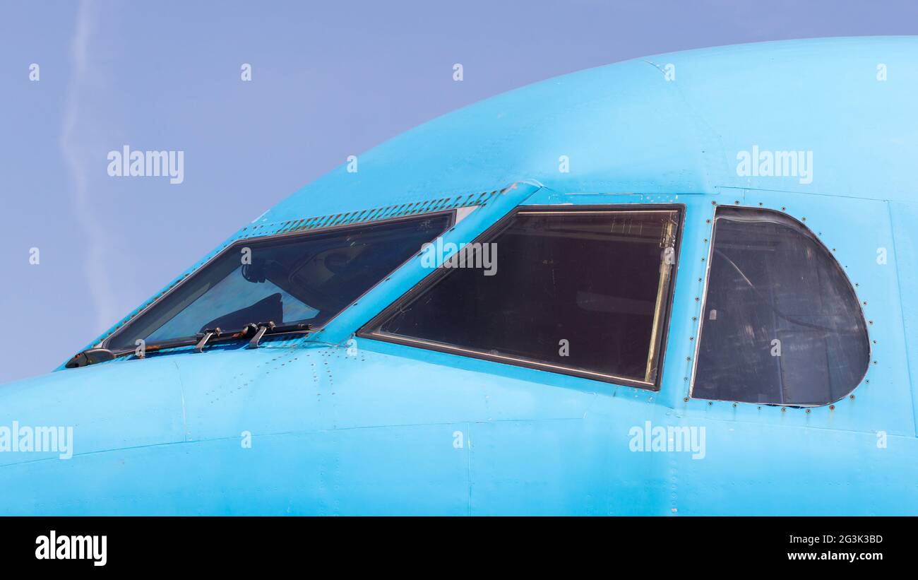 Cockpit close up of jet airplane Stock Photo - Alamy