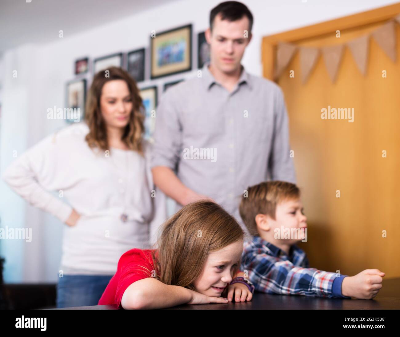 Parents arguing children hi-res stock photography and images - Alamy