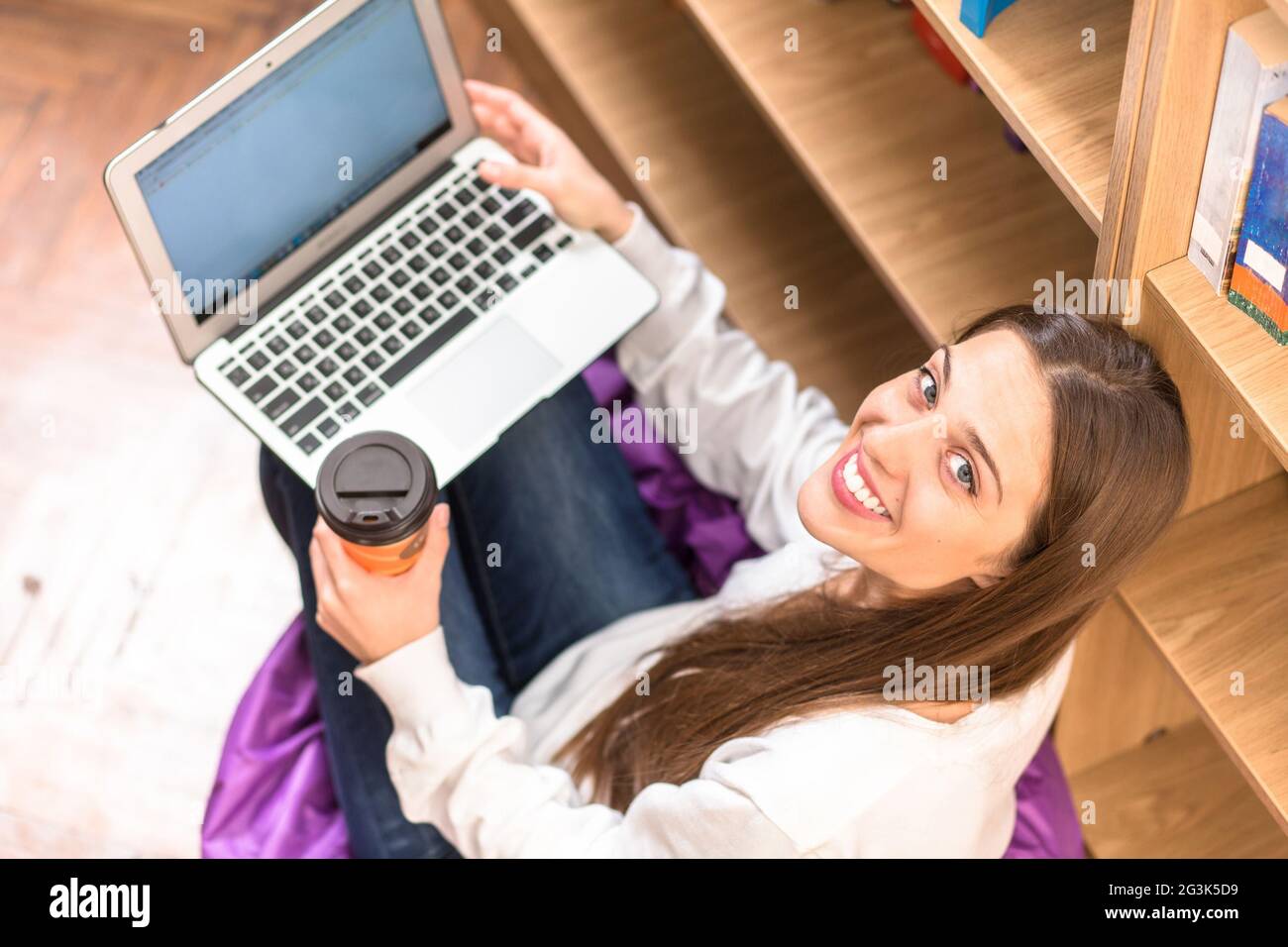 Beautiful lady with laptop computer Stock Photo - Alamy