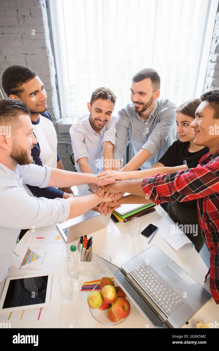 Business people showing teamwork in office Stock Photo - Alamy
