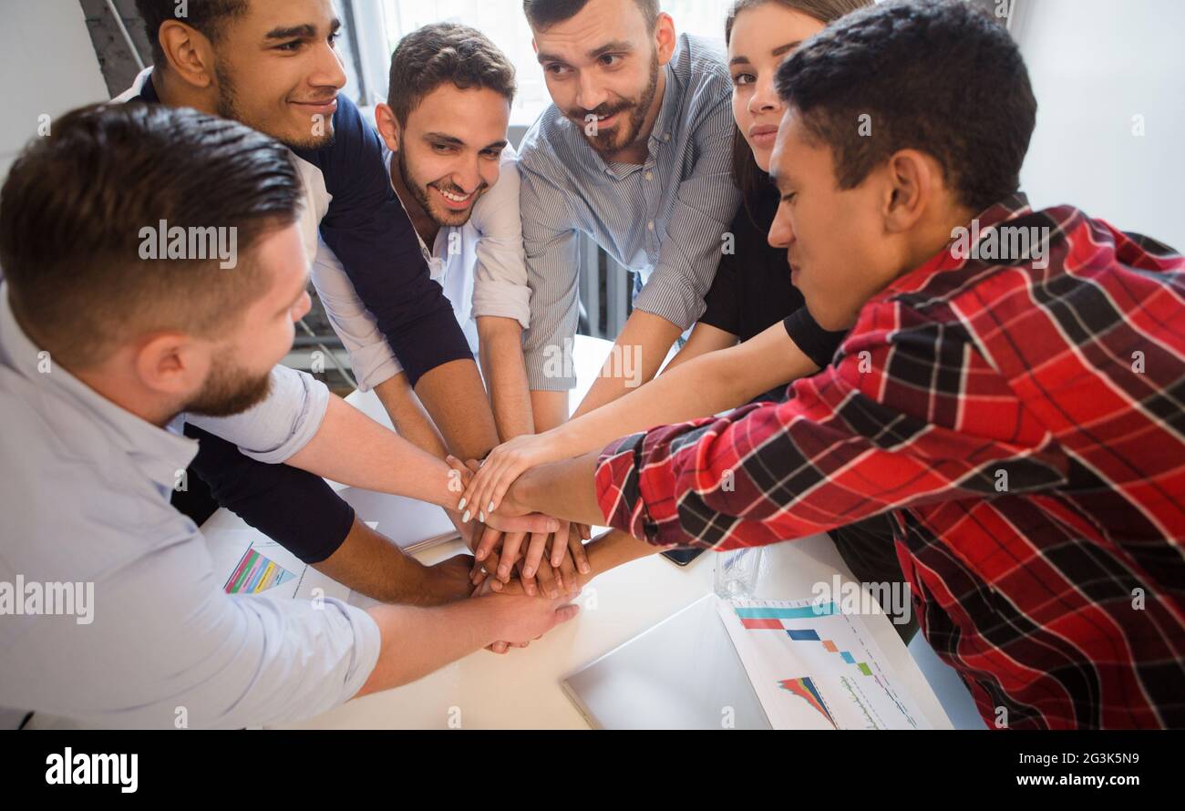 Business people showing teamwork in office Stock Photo - Alamy