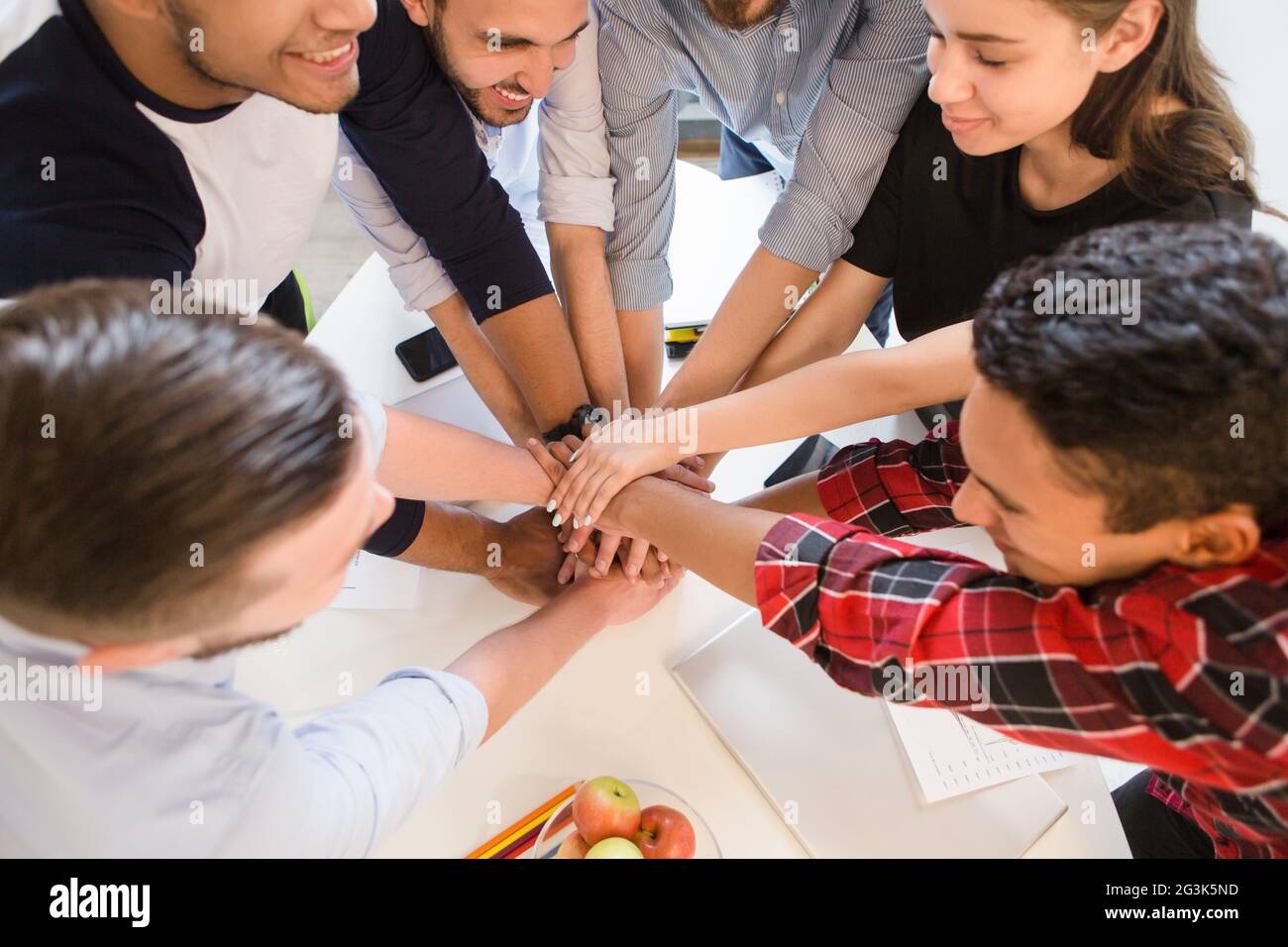 Business people showing teamwork in office Stock Photo - Alamy