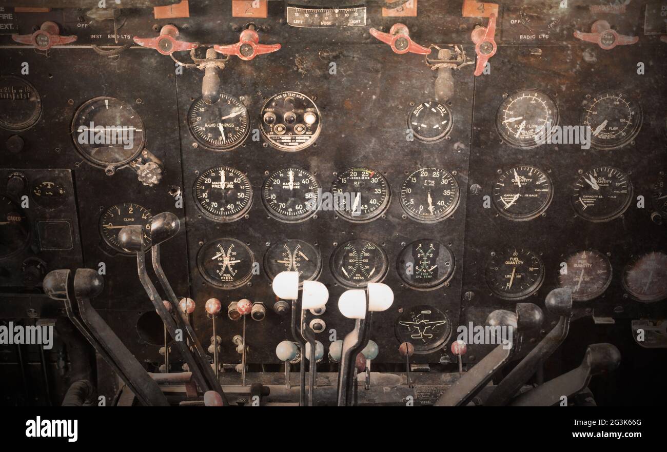 Center console and throttles in airplane Stock Photo - Alamy