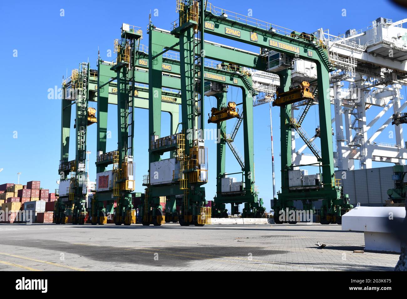 Ports containers hi-res stock photography and images - Alamy