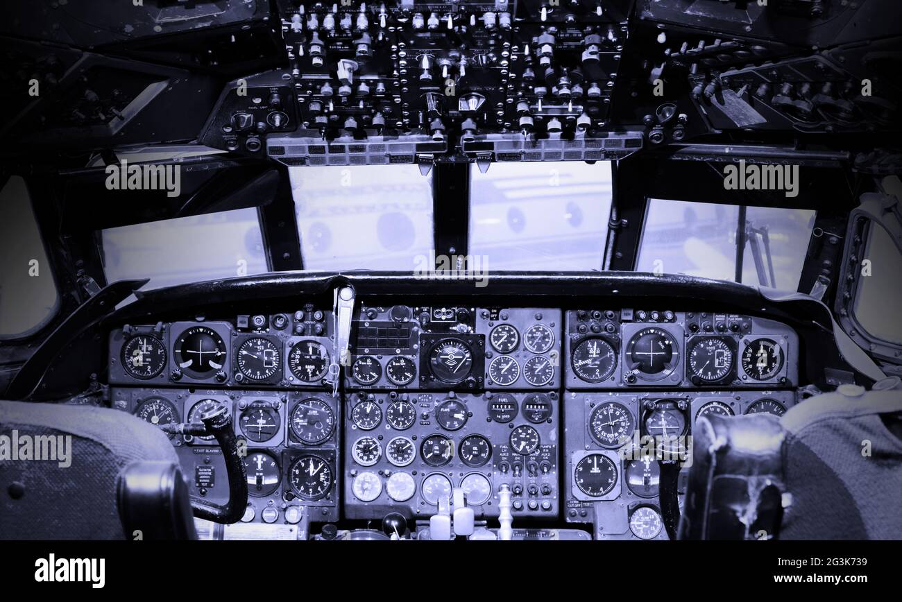 Center console and throttles in airplane Stock Photo - Alamy
