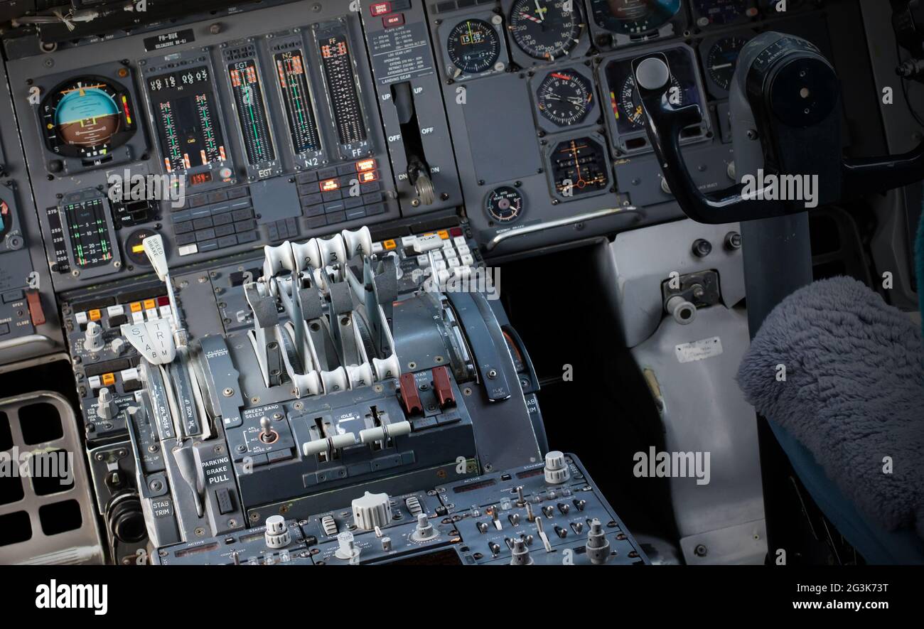 Center console and throttles in airplane Stock Photo - Alamy