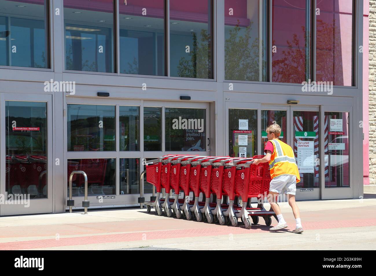 Target shopping carts hi-res stock photography and images - Alamy