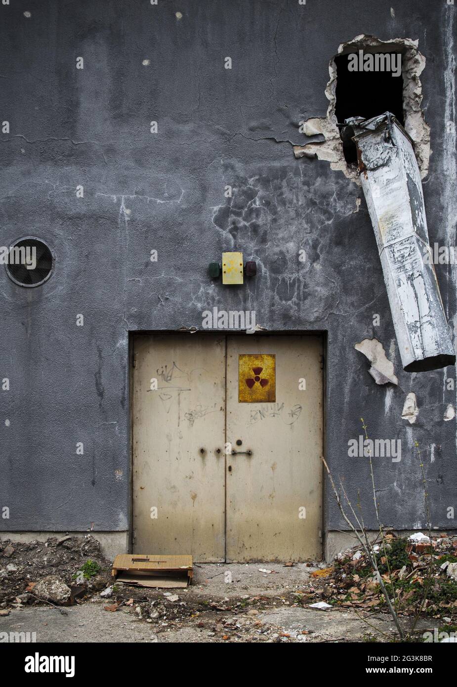 Old weathered building with destroyed exterior Stock Photo - Alamy