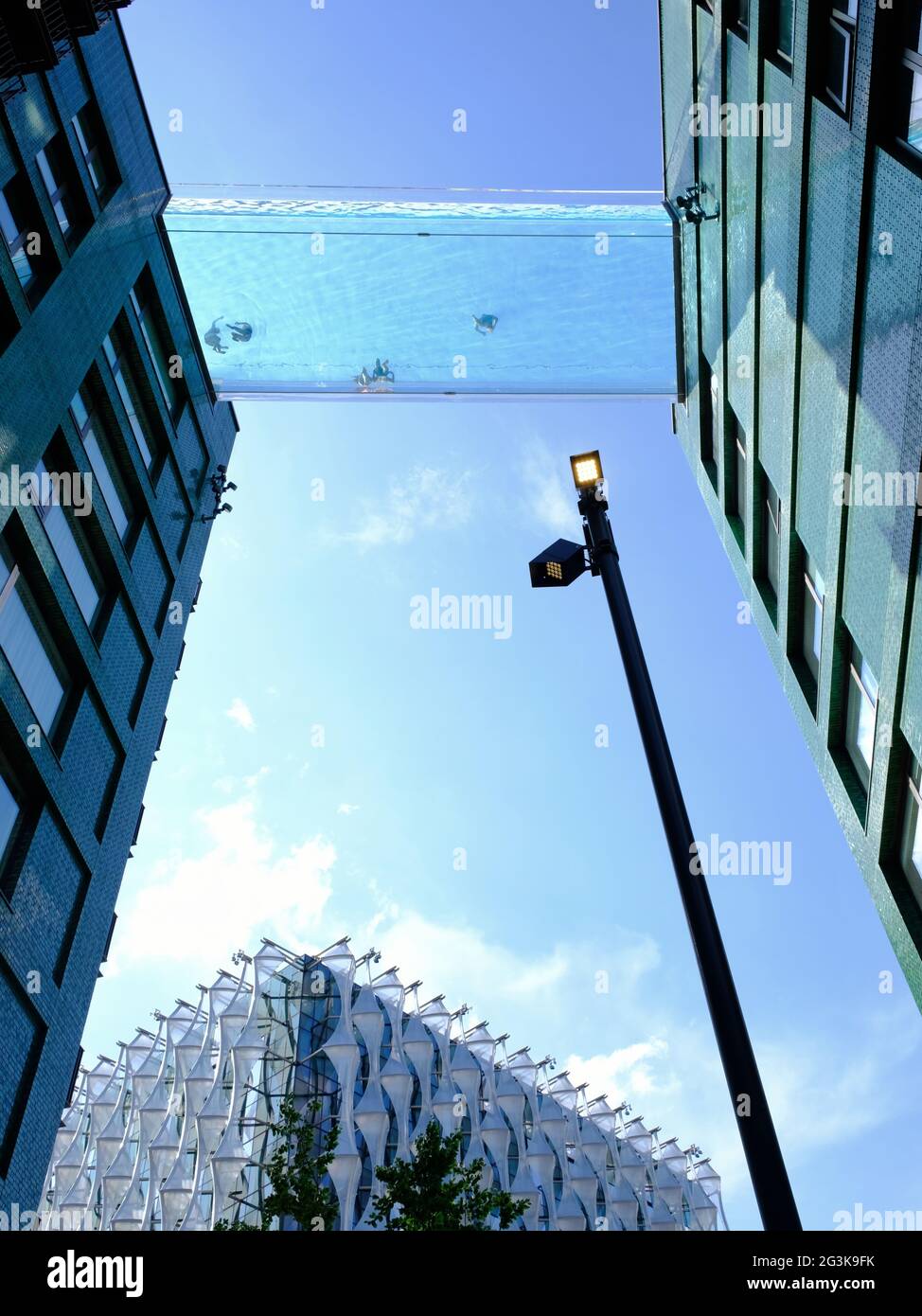 Nine elms swimming pool between buildings hi-res stock photography and ...