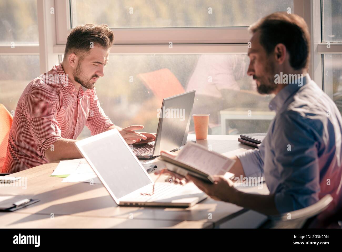 Working board hi-res stock photography and images - Alamy