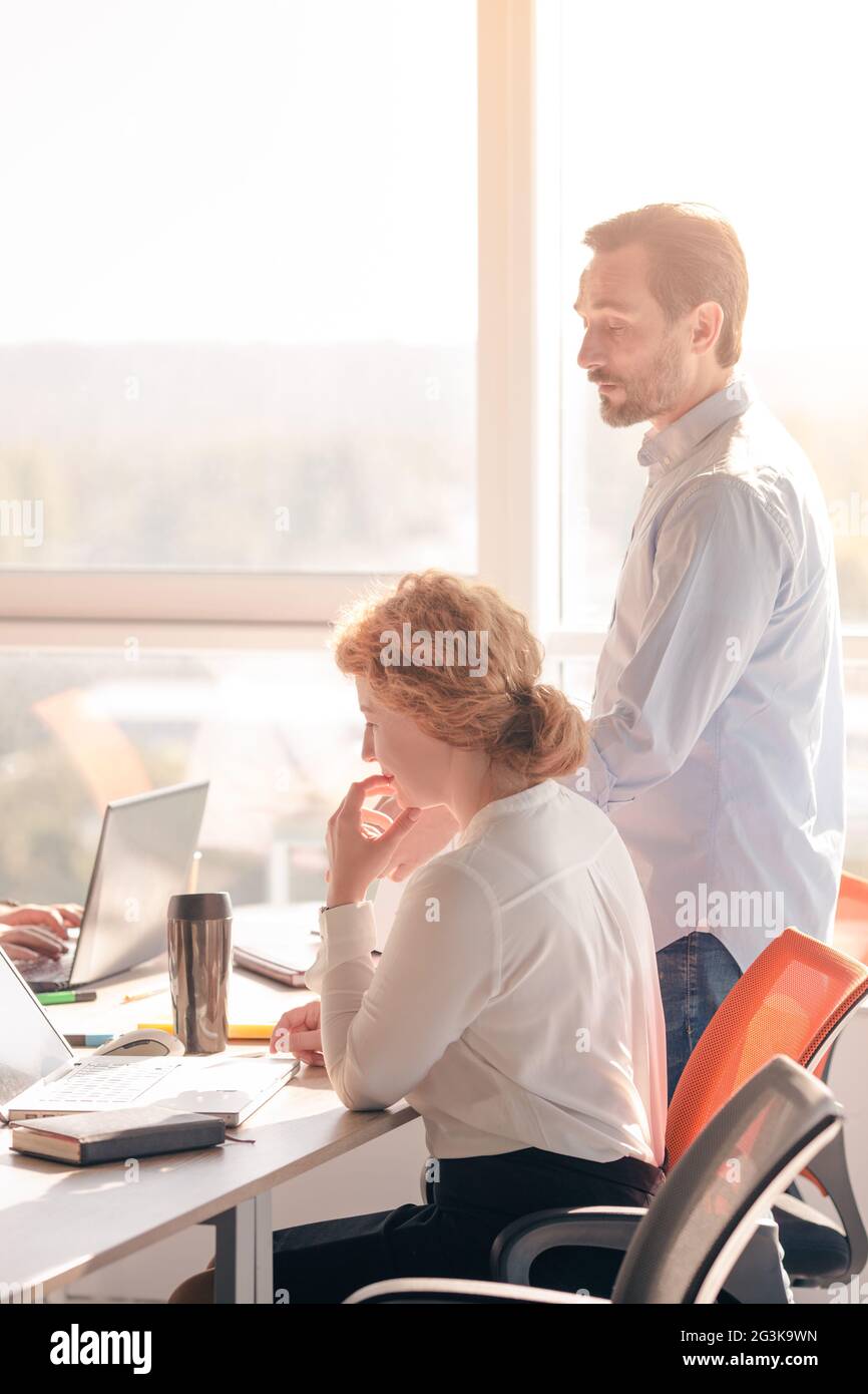 Room people board table hi-res stock photography and images - Alamy