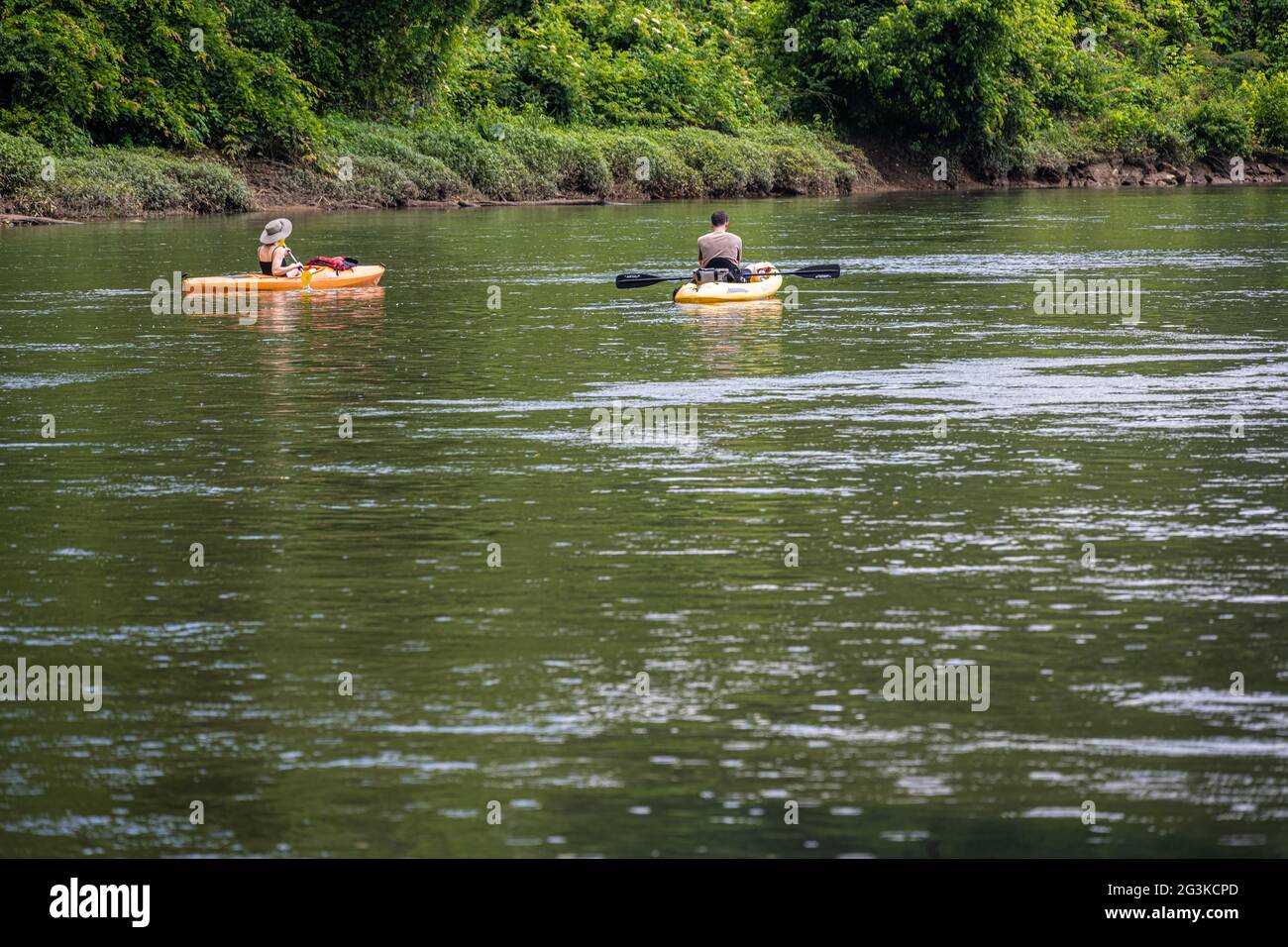 Couple kayaking chattahoochee river hi-res stock photography and images ...