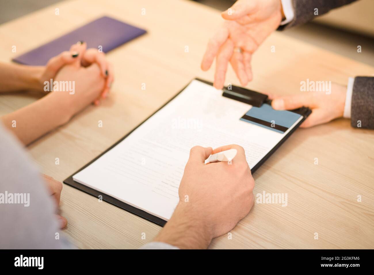Salesman giving credit card Stock Photo - Alamy