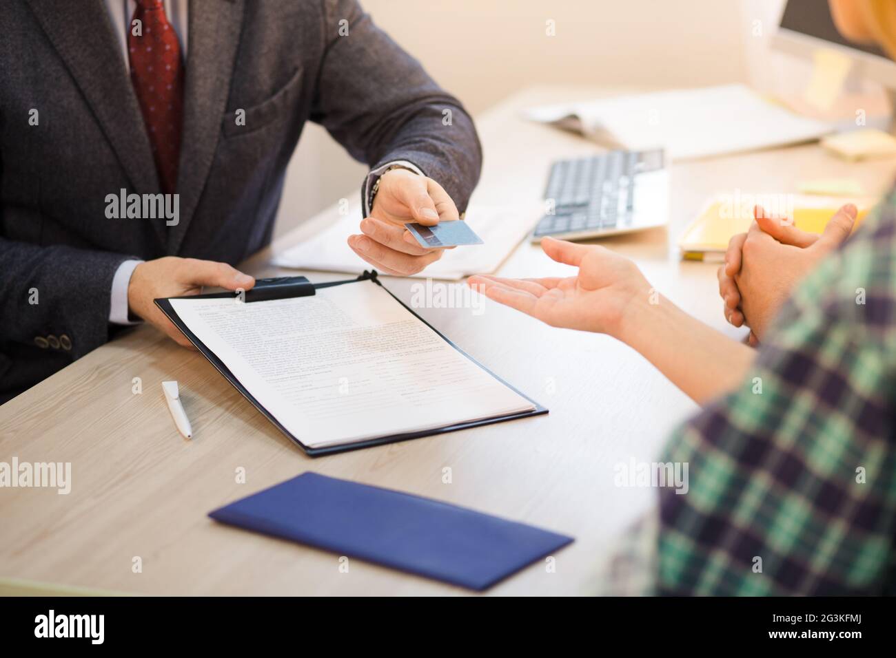 Salesman giving credit card Stock Photo - Alamy
