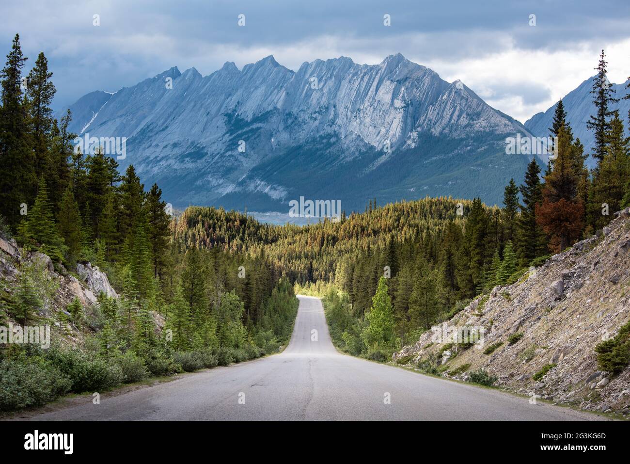 Canadian mountain scene hi-res stock photography and images - Alamy