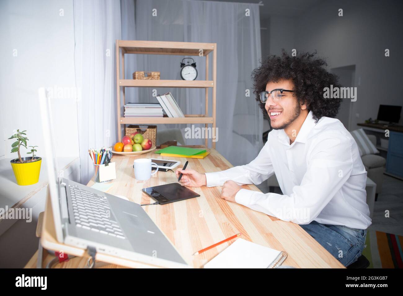 Freelance network hi-res stock photography and images - Alamy