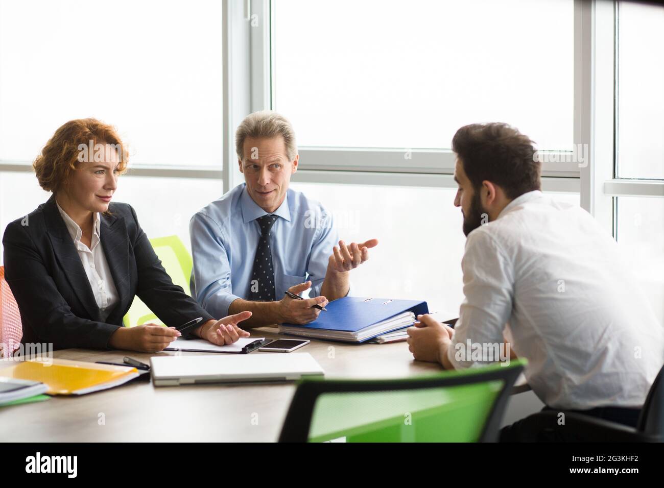 Communication between boss and worker Stock Photo - Alamy