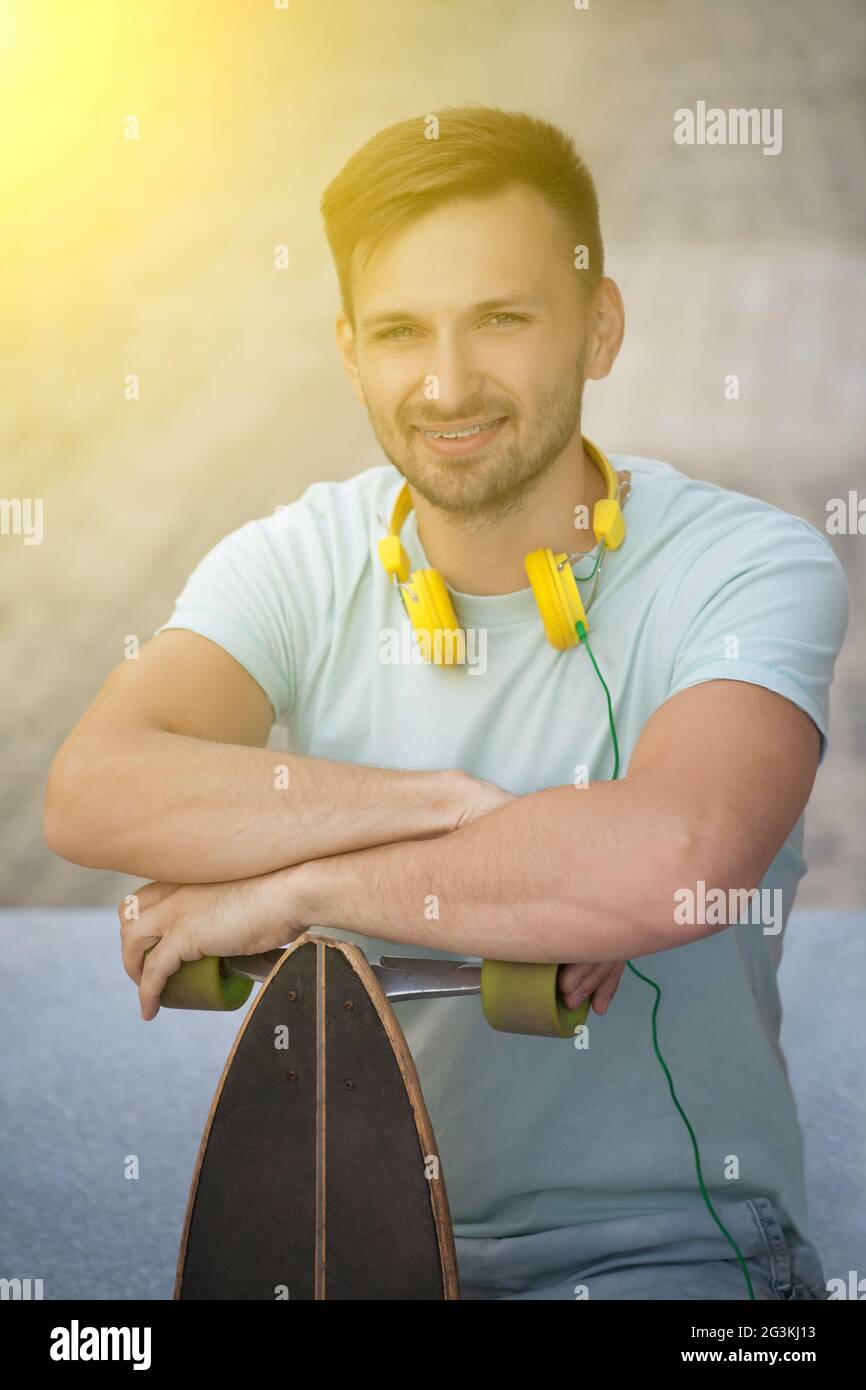 Man with board hi-res stock photography and images - Alamy