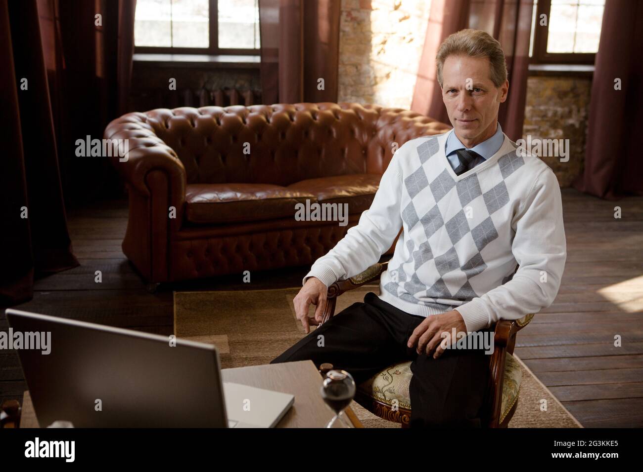 Psychiatrist and patient couch hi-res stock photography and images - Alamy