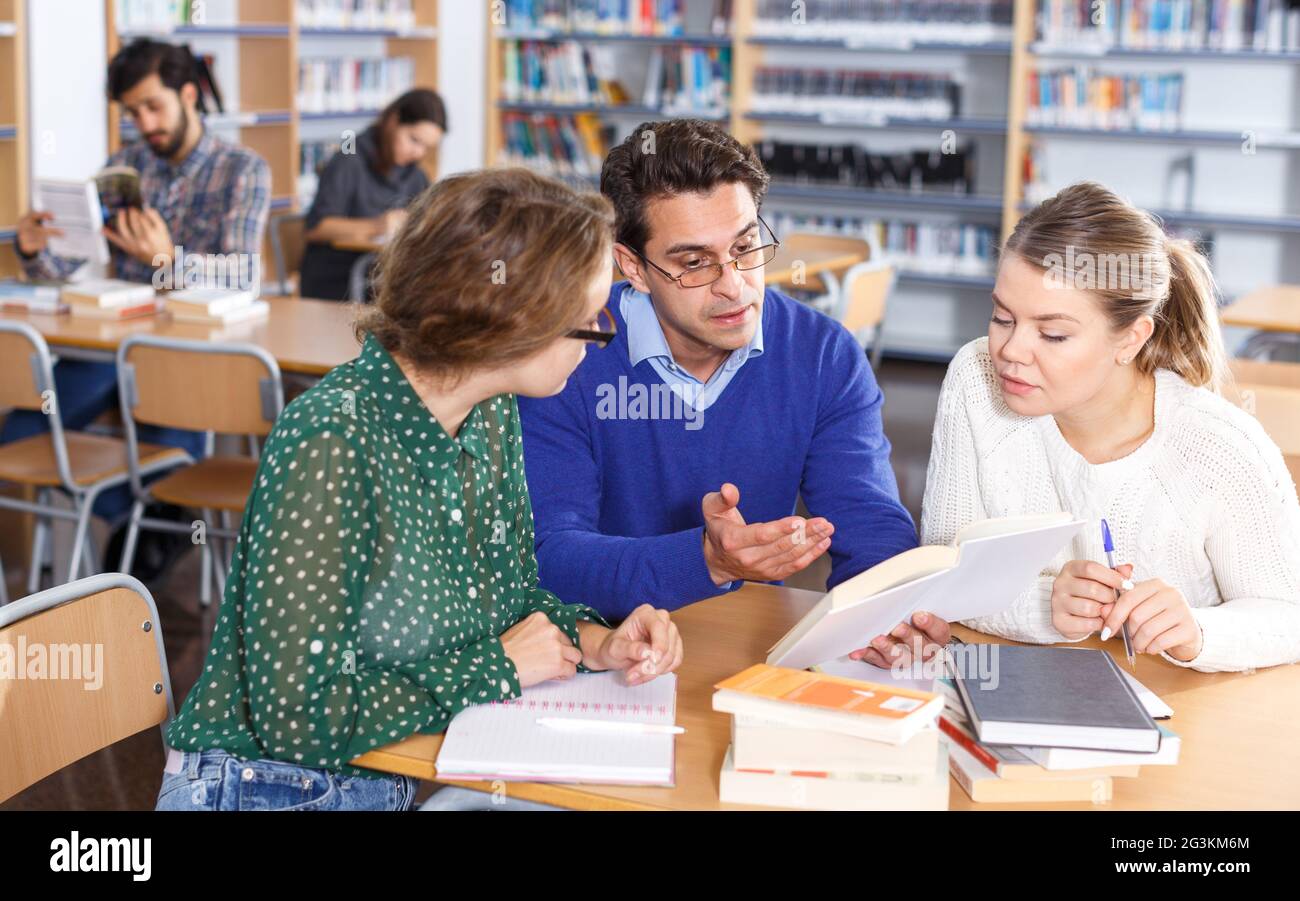 Male tutor hi-res stock photography and images - Alamy