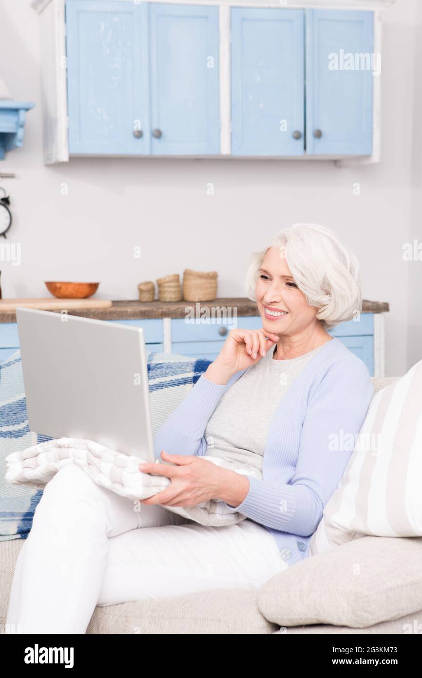 Granny computer hi-res stock photography and images - Alamy