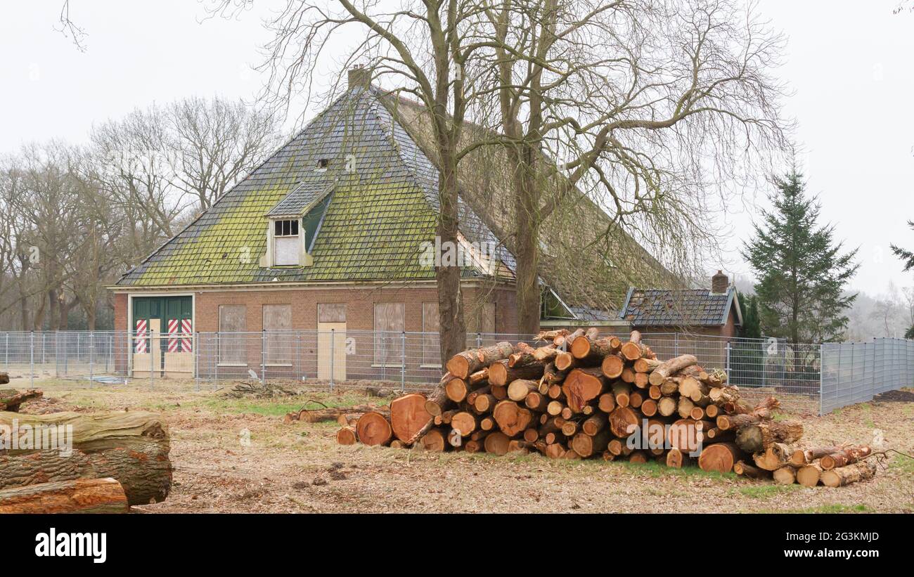 Broken abandoned farm Stock Photo - Alamy
