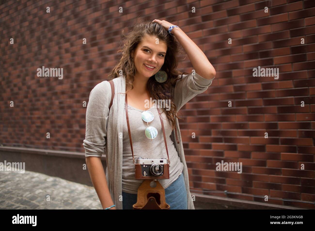 Woman tourist smiling hi-res stock photography and images - Alamy