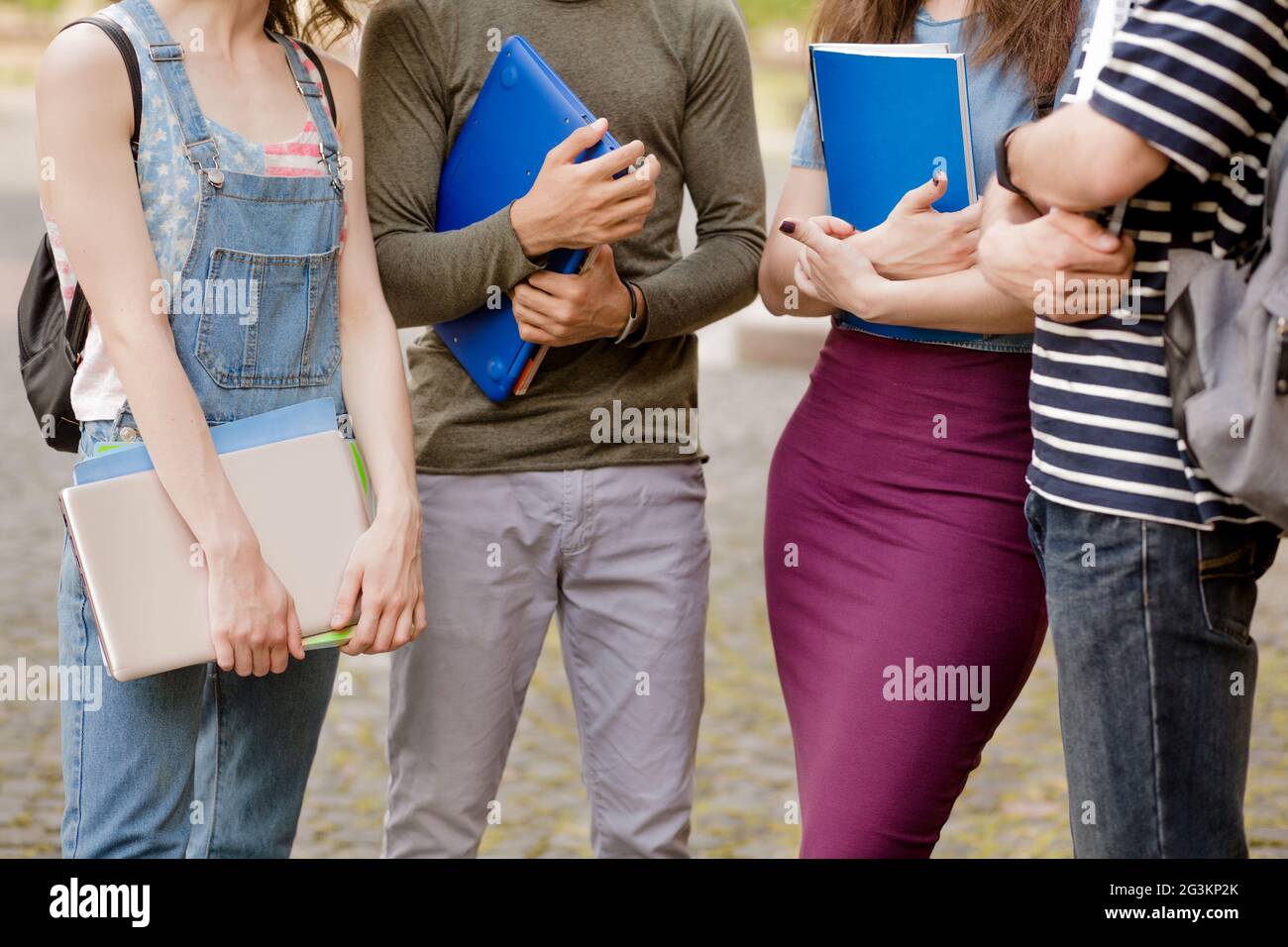 Outside university hi-res stock photography and images - Alamy