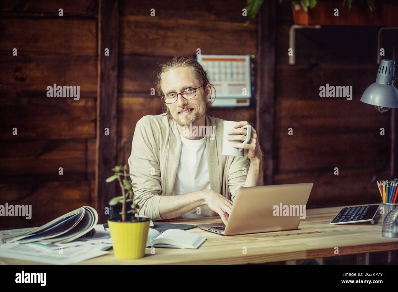 Man working desk digital network hi-res stock photography and images ...