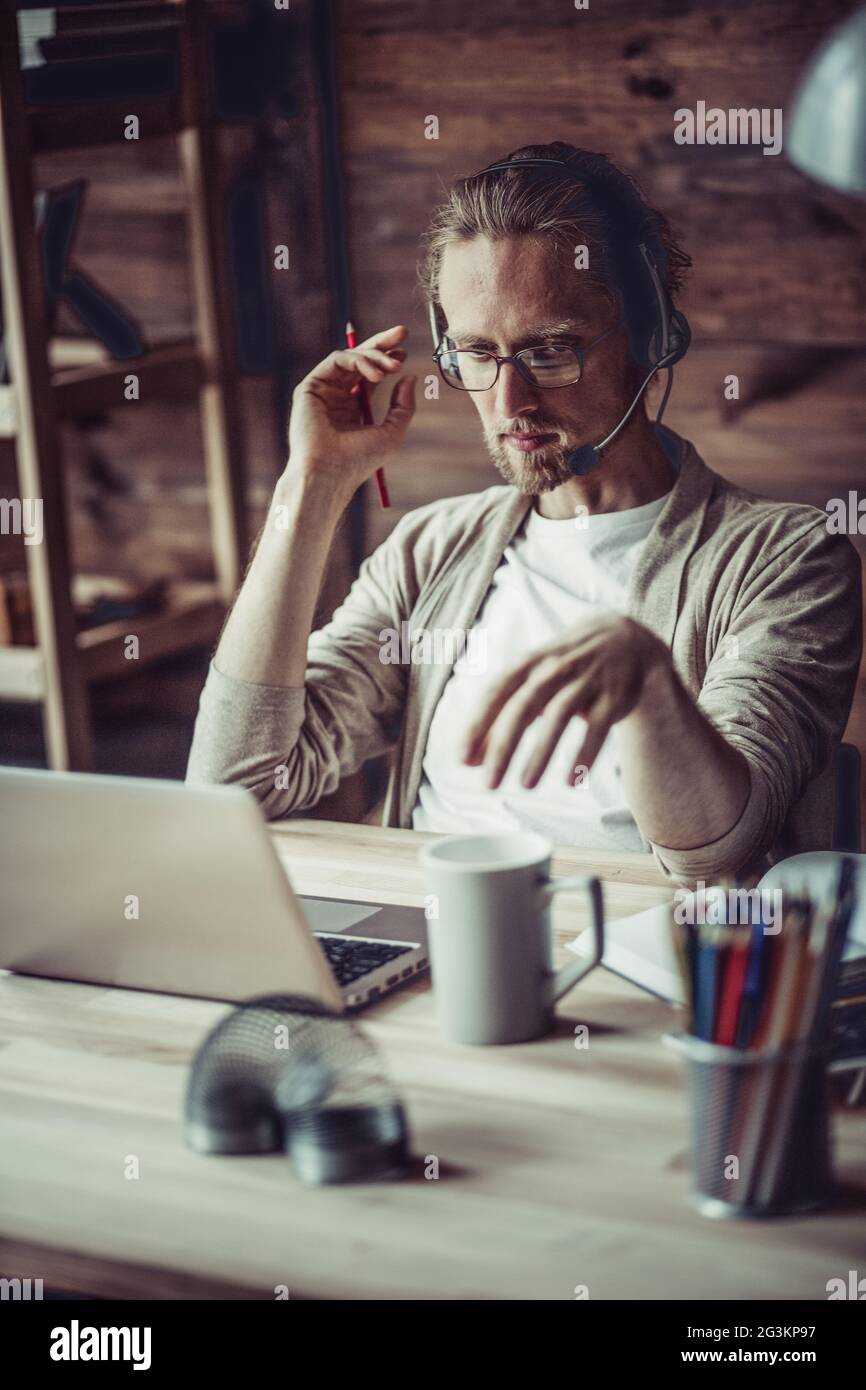 Handsfree device hi-res stock photography and images - Alamy