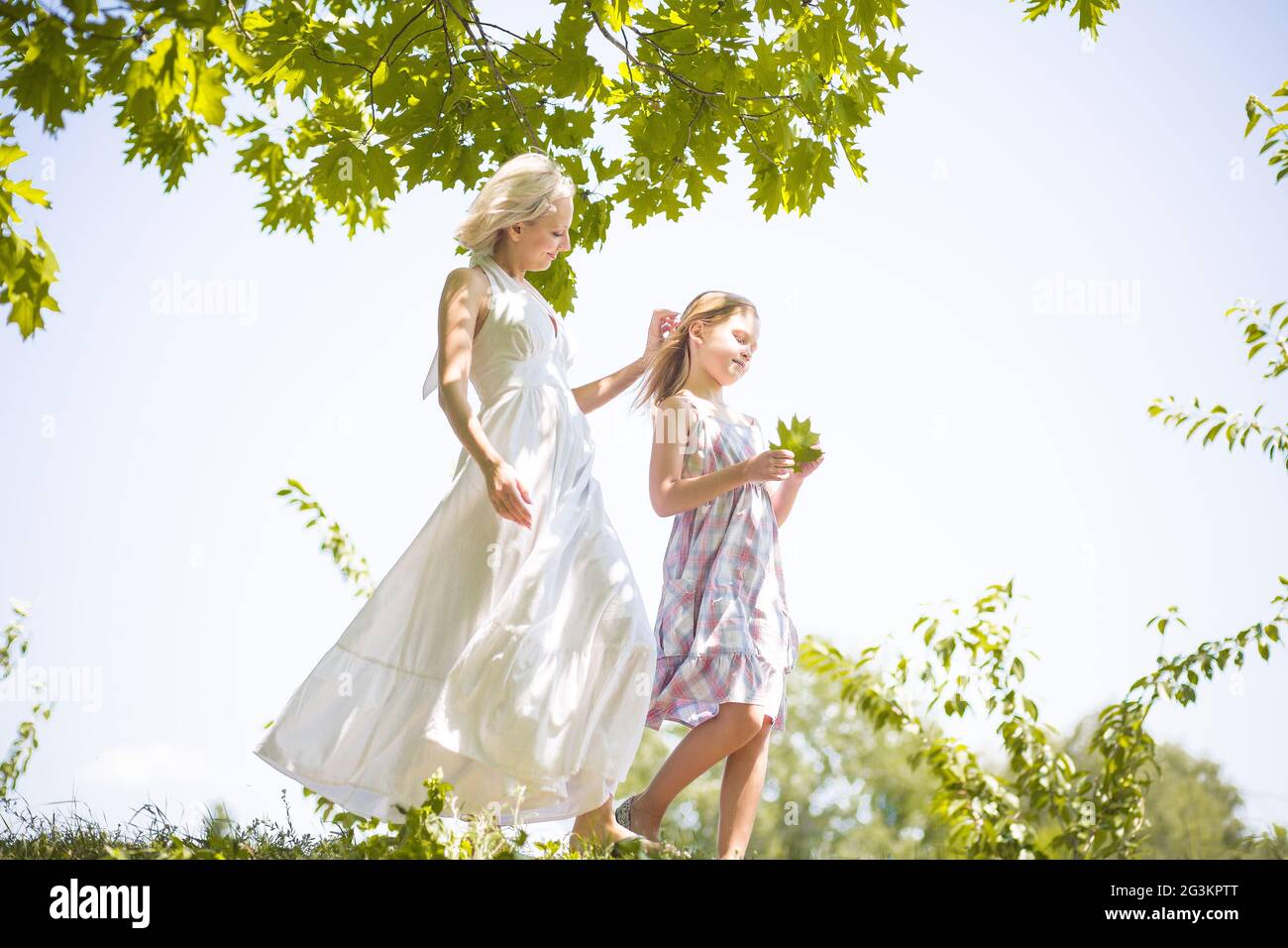 Child walking side view hi-res stock photography and images - Alamy