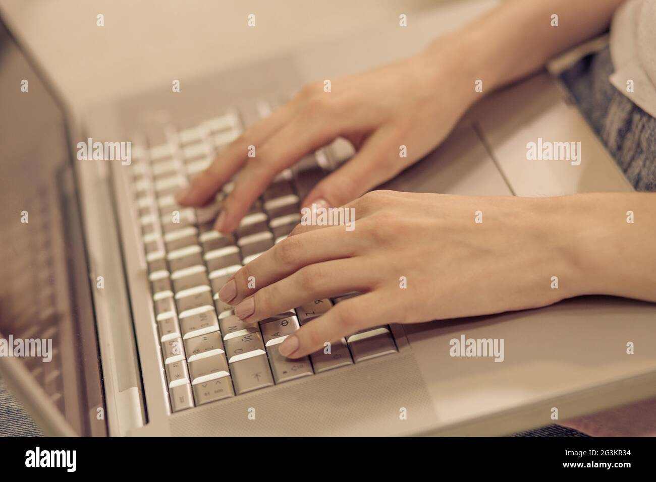 Keyboarding hi-res stock photography and images - Alamy