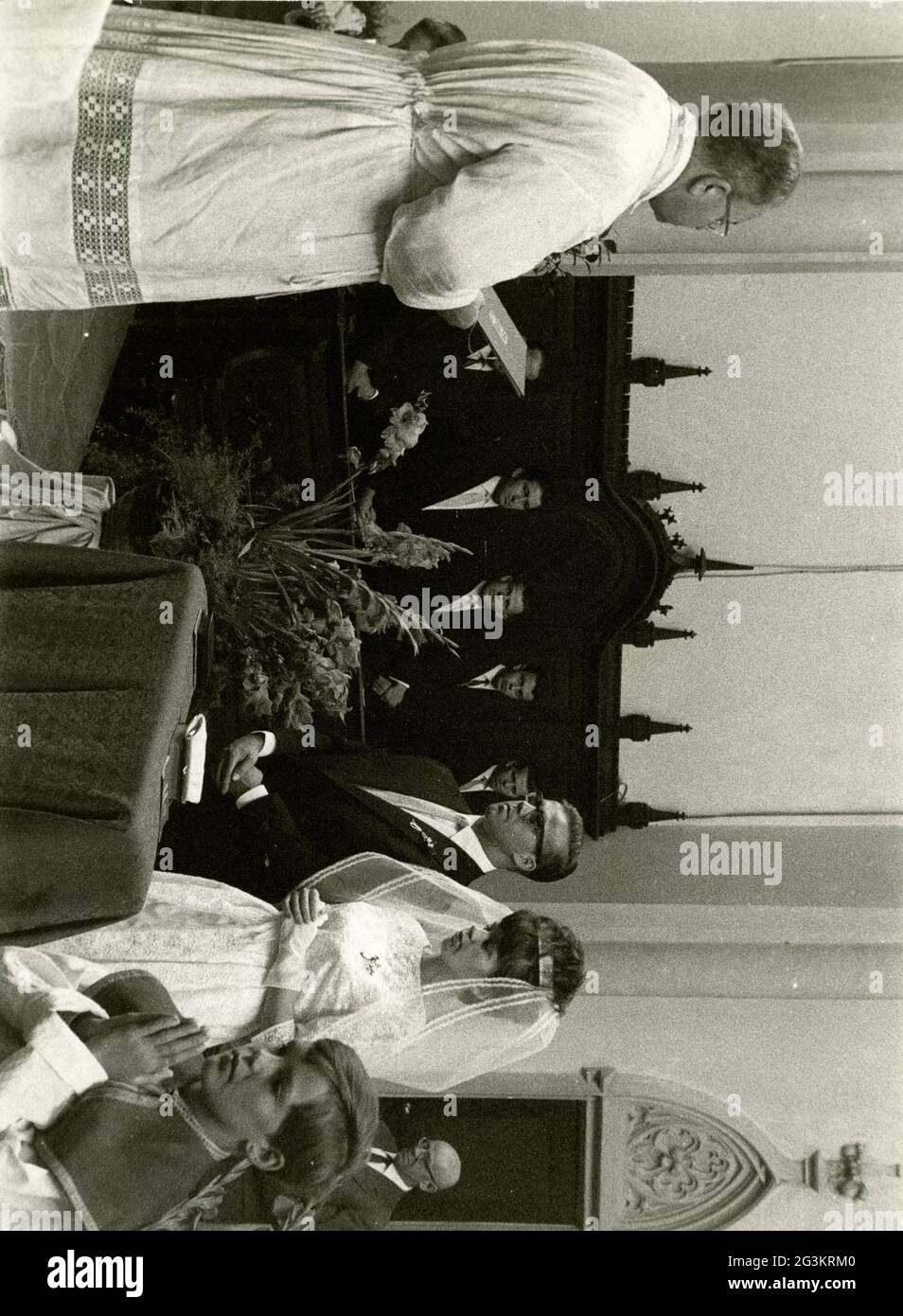 1960s wedding church hi-res stock photography and images - Alamy