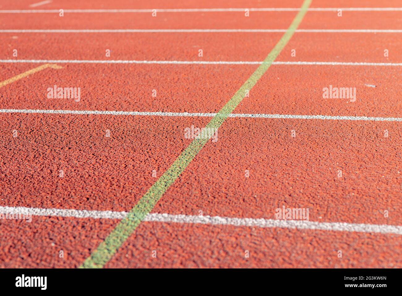 Red synthetic running track hi-res stock photography and images - Alamy
