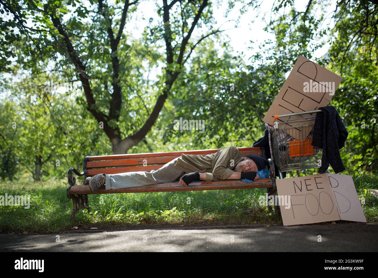 Drunk old man hi-res stock photography and images - Alamy