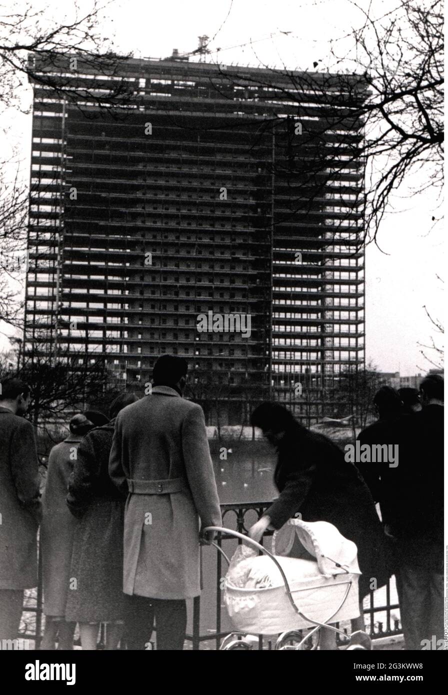 1950s, construction worker hi-res stock photography and images - Alamy