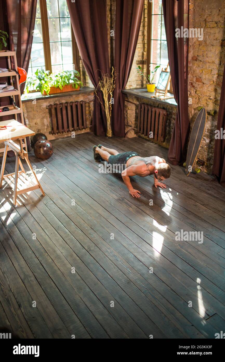 Push push ups hi-res stock photography and images - Alamy