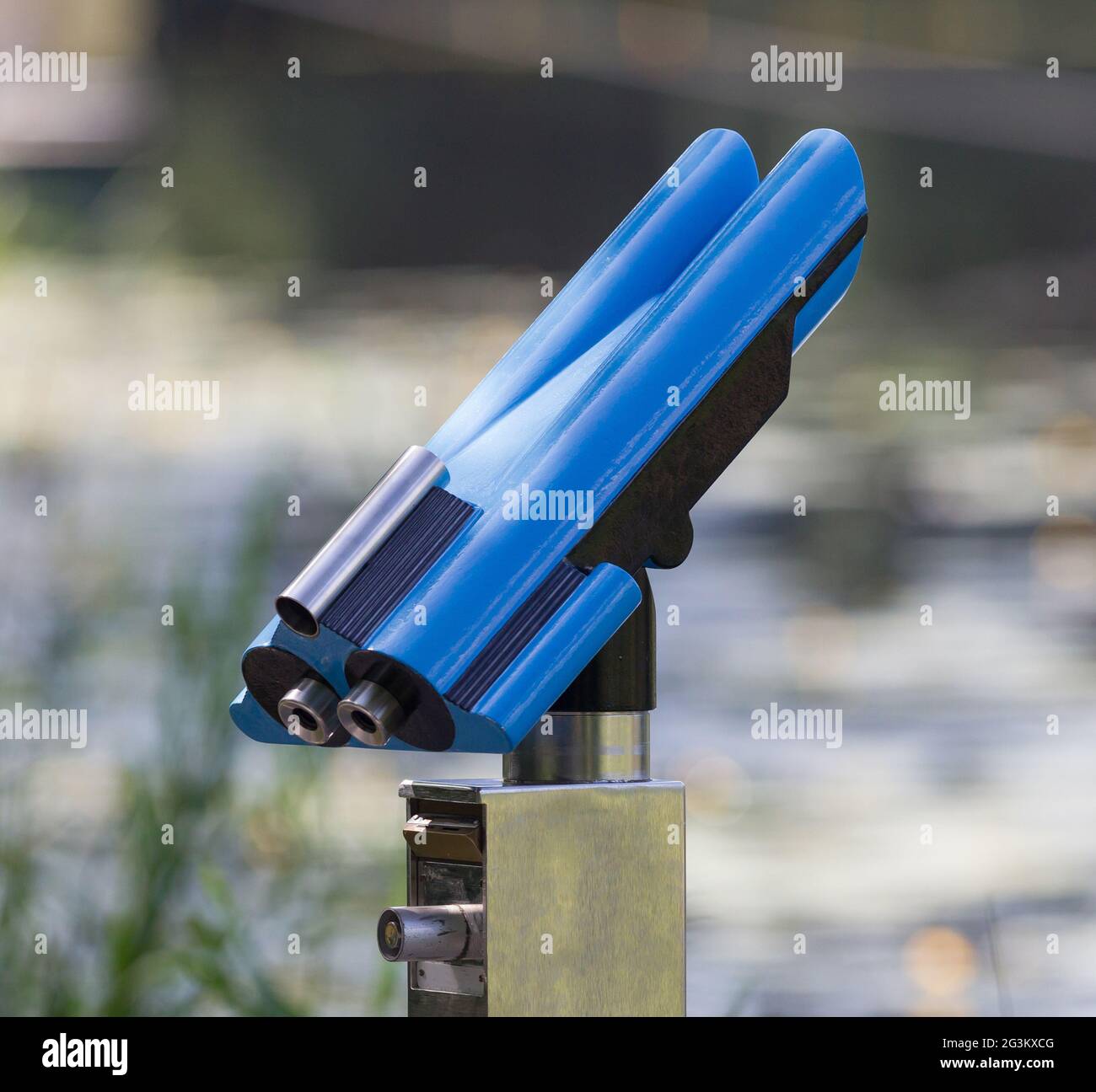 Blue coin operated fixed binoculars Stock Photo - Alamy