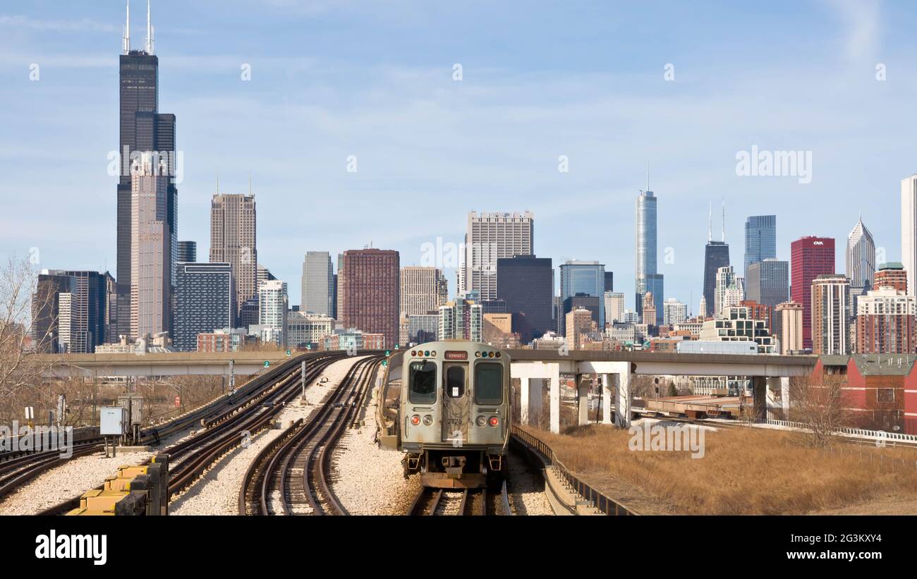 CTA train with the Chicago skyline as the background Stock Photo - Alamy