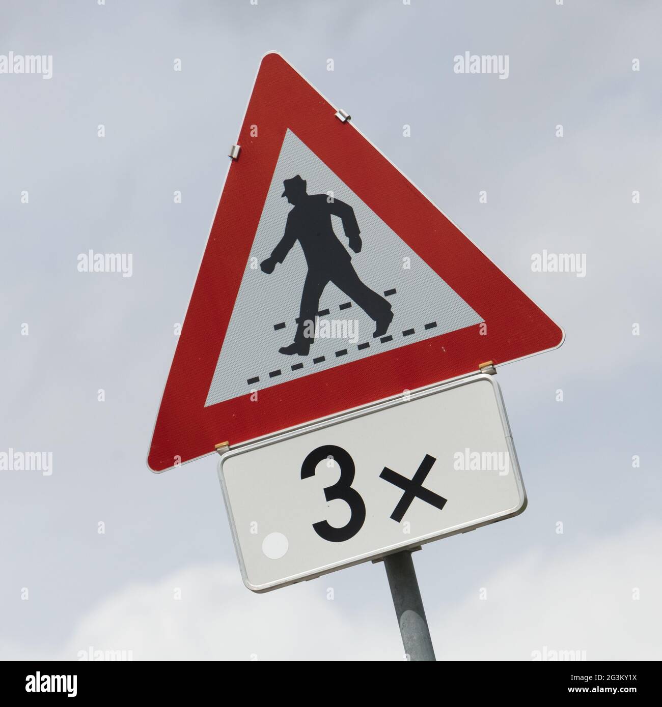 Beware pedestrians crossing sign hi-res stock photography and images ...