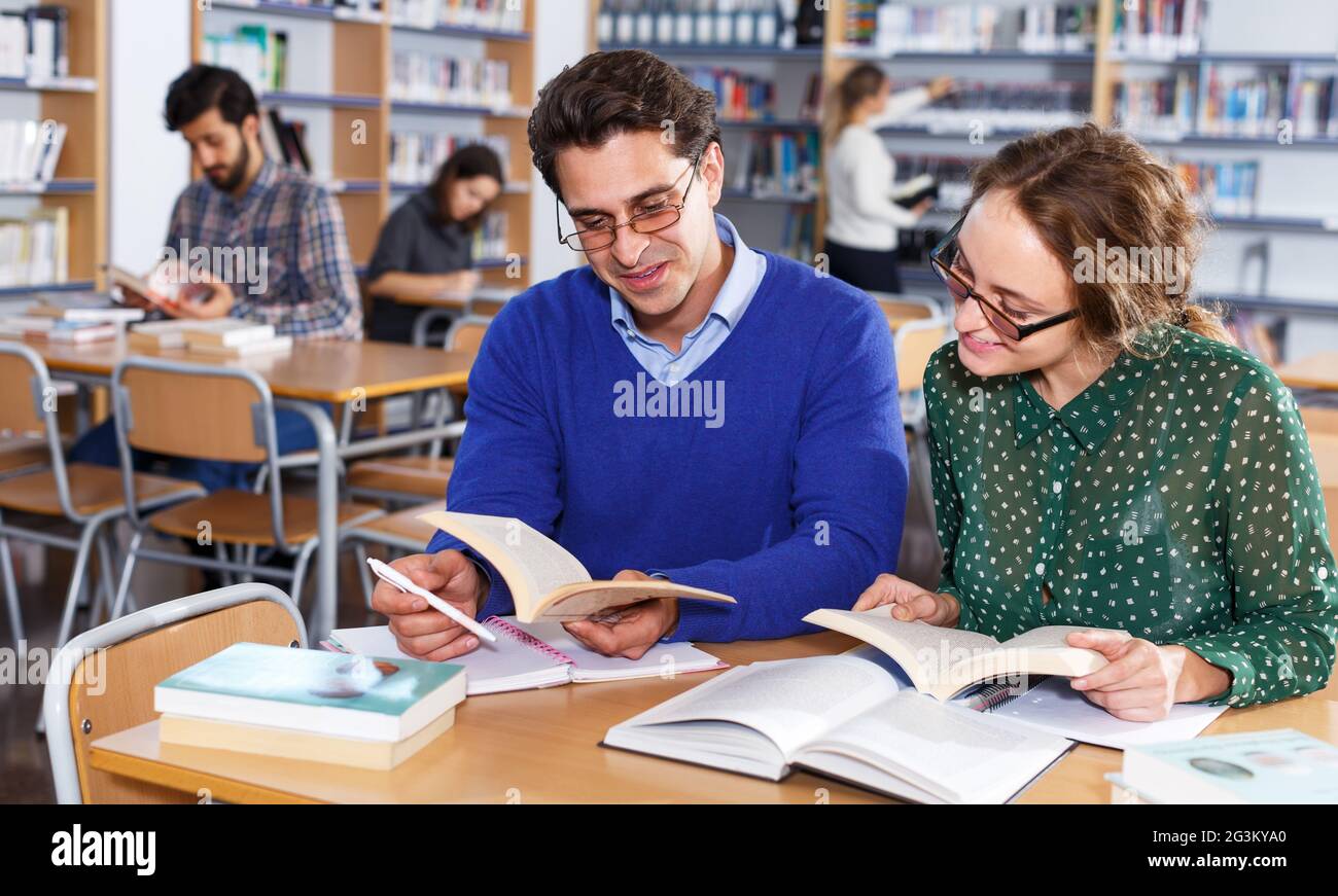 Library room activity hi-res stock photography and images - Alamy