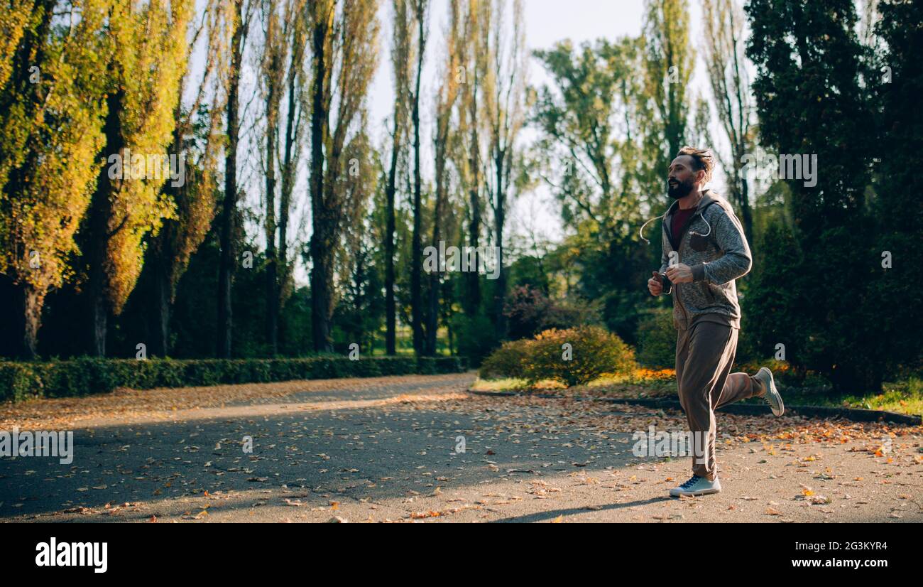 Jogging morning sun hi-res stock photography and images - Alamy