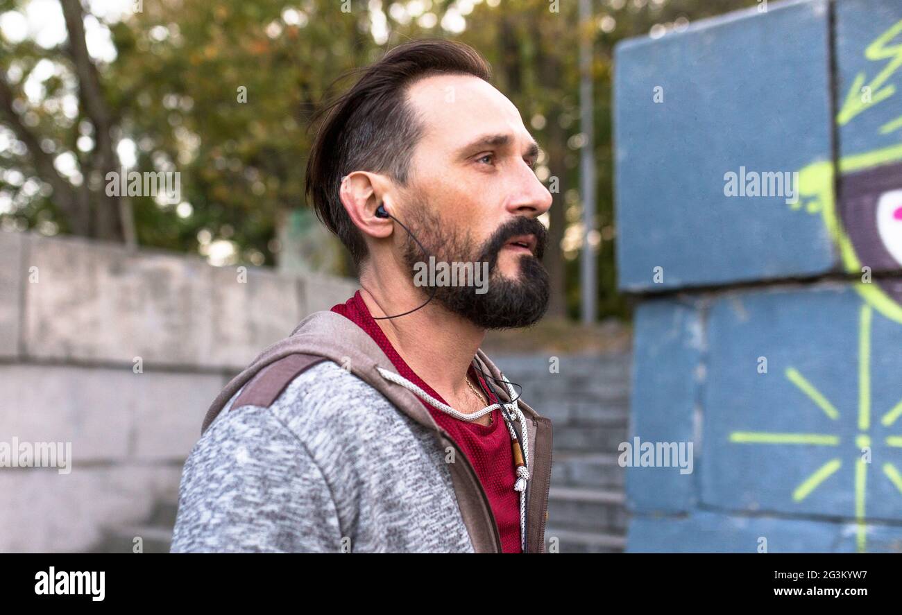 Wearing headphones exercise hi-res stock photography and images - Alamy