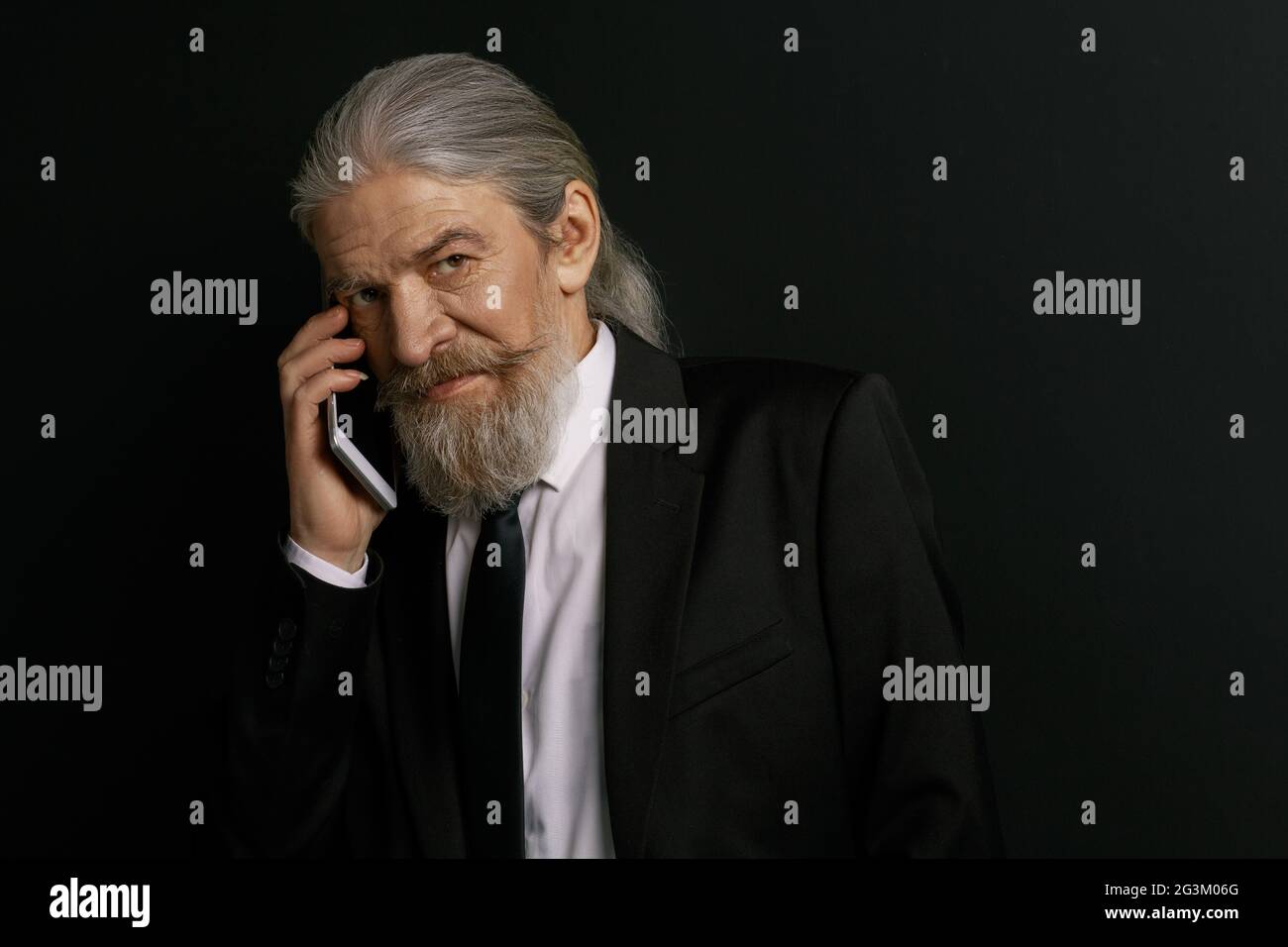 Old cell phone hi-res stock photography and images - Alamy