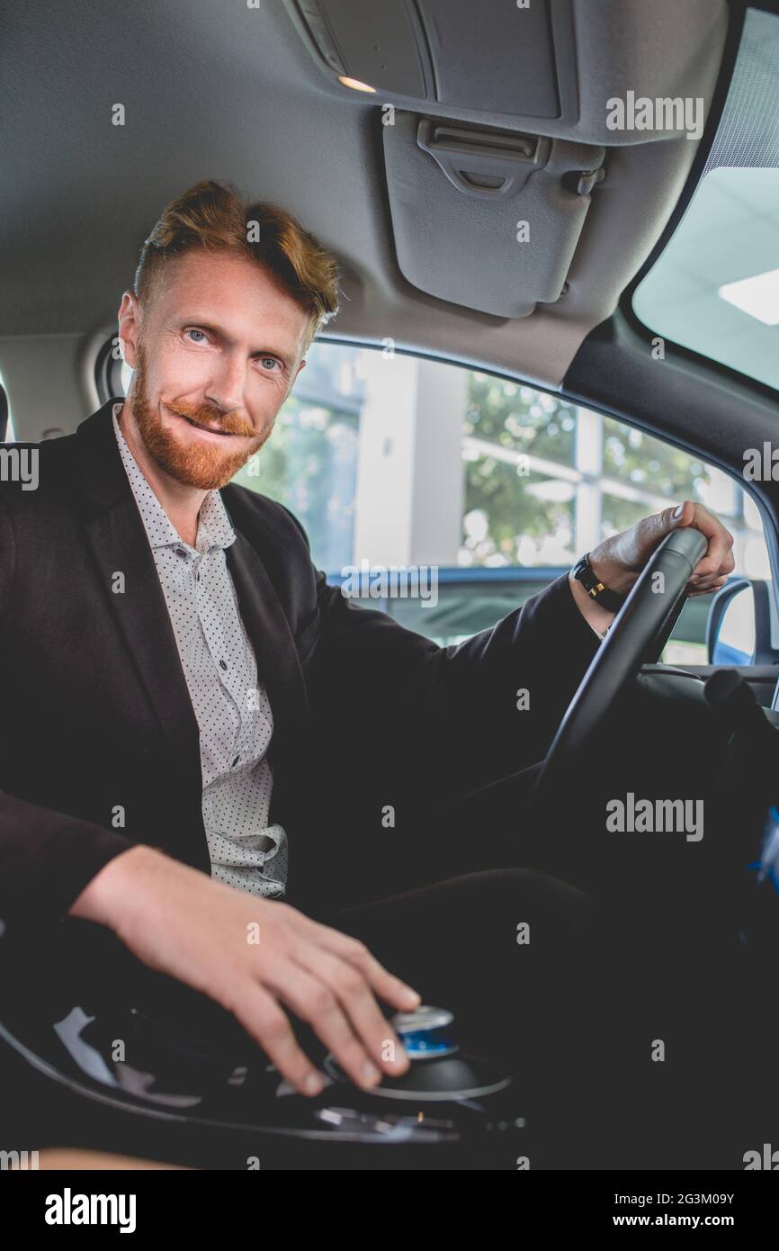 Car showroom inside car hi-res stock photography and images - Alamy